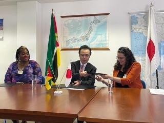 Cerimónia de assinatura de acordos de doação para o Projecto de ...