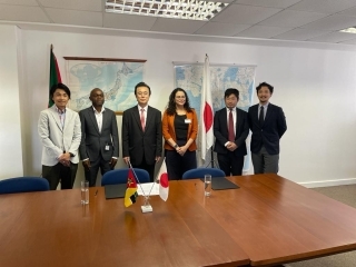 Cerimónia de assinatura de acordos de doação para o Projecto de ...